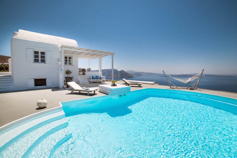 5 of the best honeymoon villas in Santorini